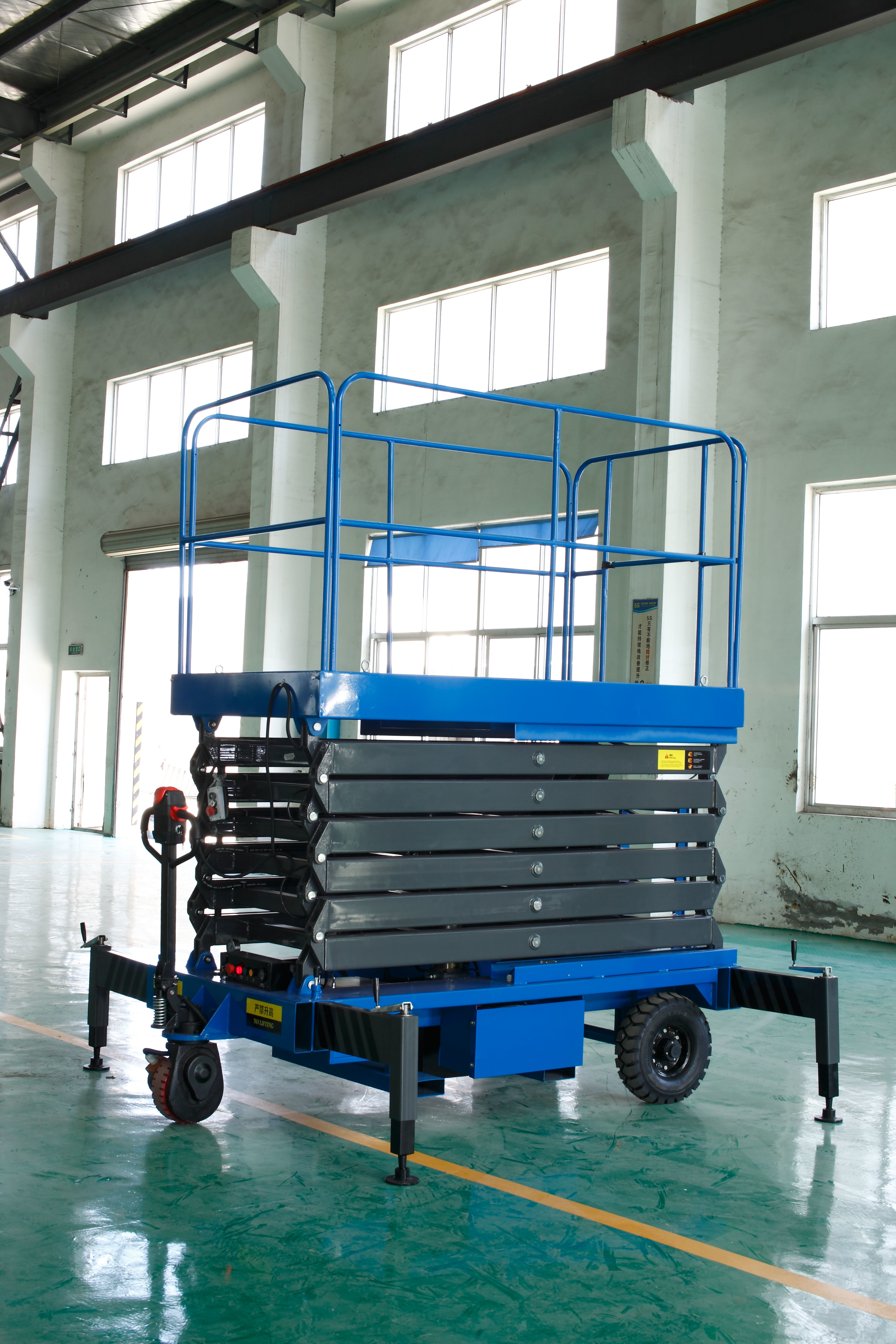 Building Upright Hydraulic Aerial Work Platform Lifter 125 Kg 450kg 10M ...